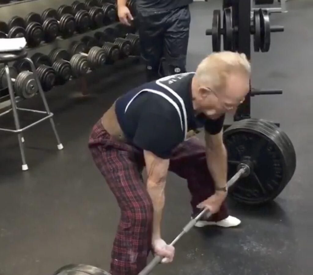 SkagaTV: 89 ára og rífur upp tæplega 200 kg. – Skagafréttir.is