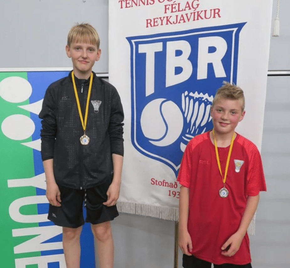Arnar Freyr með „þrennu“ á vetrarmóti unglinga í badminton ...